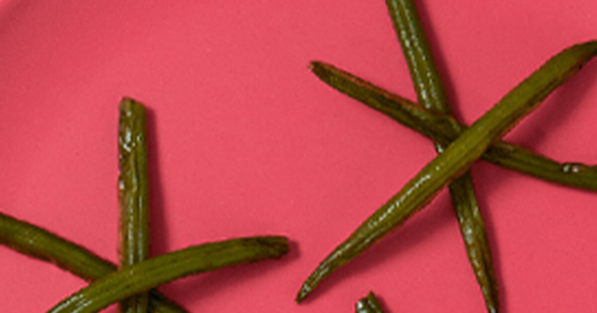 Green Bean + Garlic Finger Food | Earth's Best